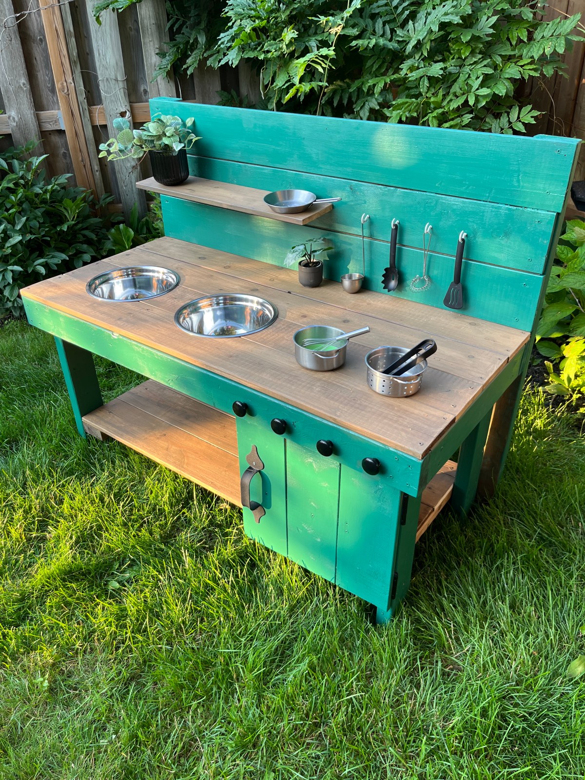 DIY Mud Kitchen - Hana's Happy Home