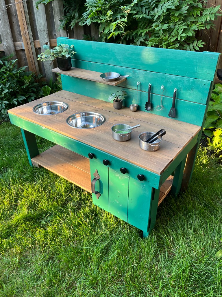 DIY Mud Kitchen - Hana's Happy Home