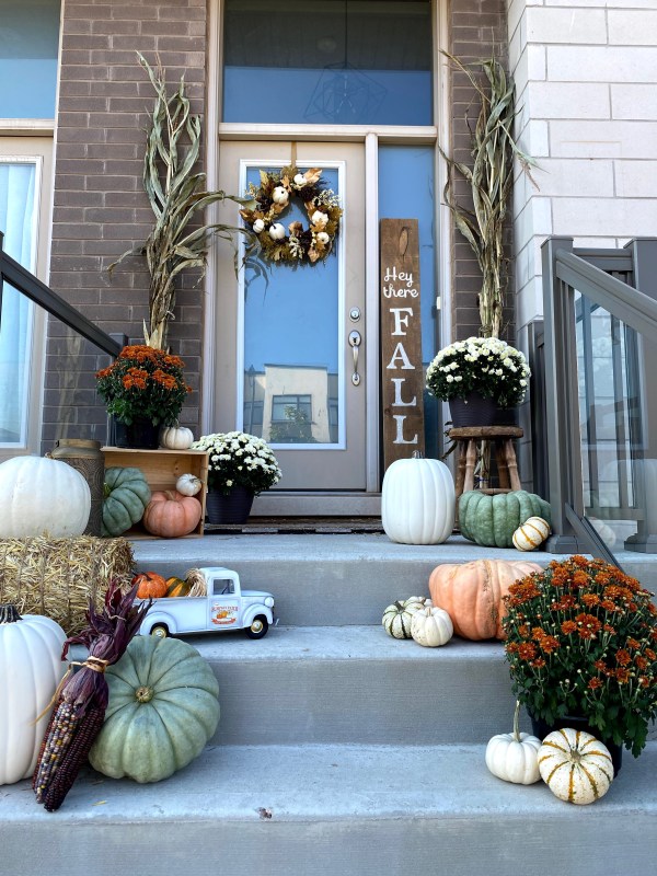 8 Ideas to Decorate Your Small Front Porch for Fall - Hana's Happy Home