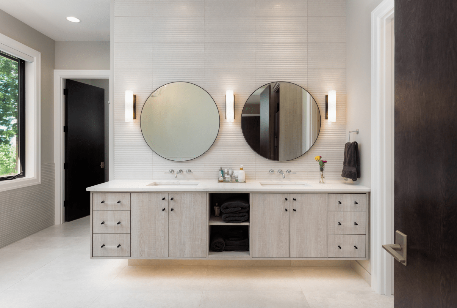 A Guide to the Hottest Bathroom Trends of 2024 - Hana's Happy Home